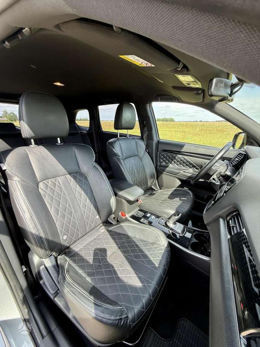 Pelēks Mitsubishi Outlander 2019 Šauļi, ar dzinēja tilpumu 2.36 L un nobraukumu 106 tūkst. km par 16700 €, foto 20 vietnē AUTOMOTO.COM.LV