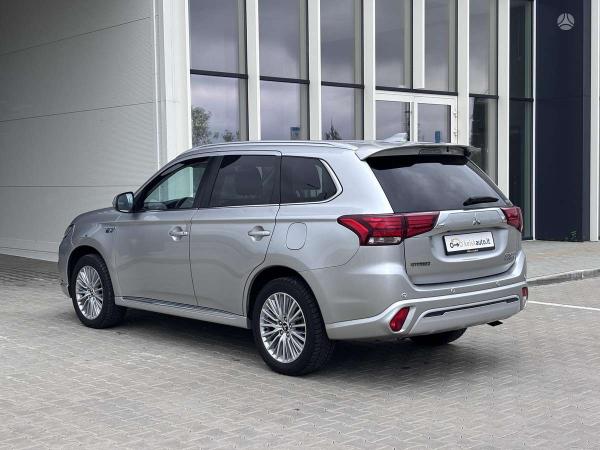 Mitsubishi Outlander 2019 Viļņa vietnē Pelēks Mitsubishi Outlander 2019 Viļņa, ar dzinēja tilpumu 2.36 L un nobraukumu 201 tūkst. km par 14600 €, foto 10 vietnē AUTOMOTO.COM.LV