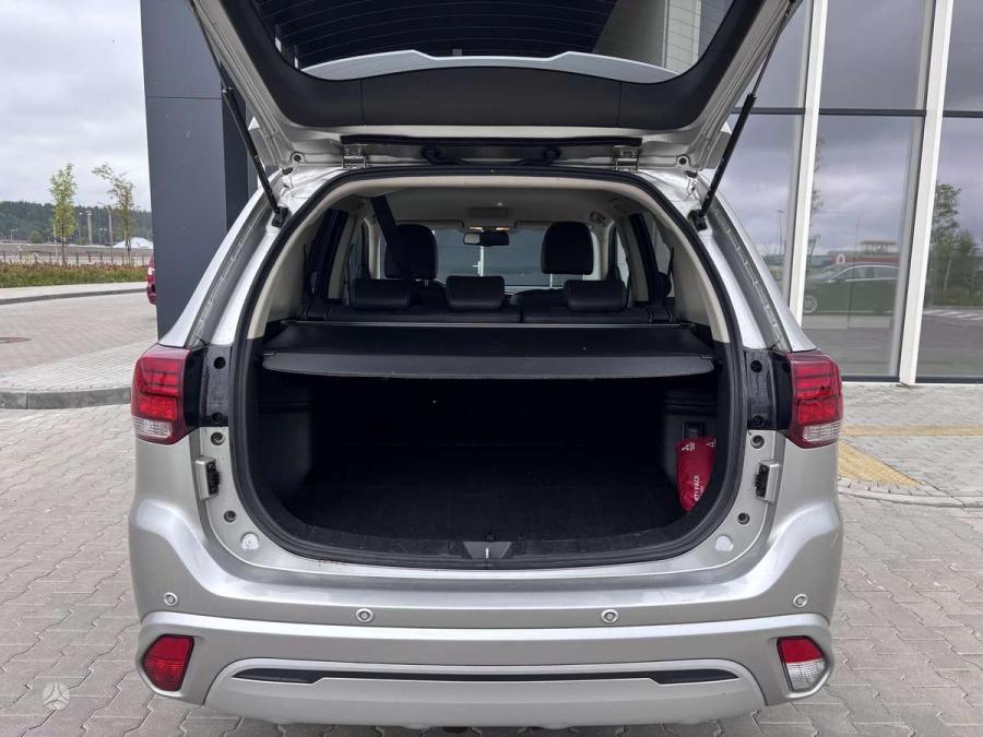 Pelēks Mitsubishi Outlander 2019 Viļņa, ar dzinēja tilpumu 2.36 L un nobraukumu 201 tūkst. km par 14600 €, foto 15 vietnē AUTOMOTO.COM.LV