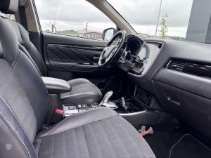 Pelēks Mitsubishi Outlander 2019 Viļņa, ar dzinēja tilpumu 2.36 L un nobraukumu 201 tūkst. km par 14600 €, foto 18 vietnē AUTOMOTO.COM.LV