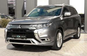 Grey Mitsubishi Outlander 2019 in Kaunas, with an engine capacity of 2.36 L and mileage of 185 thousand km for 16850 €, photo 4 on AUTOMOTO.COM.LV