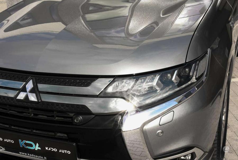 Grey Mitsubishi Outlander 2019 in Kaunas, with an engine capacity of 2.36 L and mileage of 185 thousand km for 16850 €, photo 5 on AUTOMOTO.COM.LV
