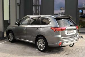 Grey Mitsubishi Outlander 2019 in Kaunas, with an engine capacity of 2.36 L and mileage of 185 thousand km for 16850 €, photo 8 on AUTOMOTO.COM.LV