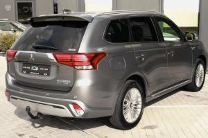Grey Mitsubishi Outlander 2019 in Kaunas, with an engine capacity of 2.36 L and mileage of 185 thousand km for 16850 €, photo 10 on AUTOMOTO.COM.LV