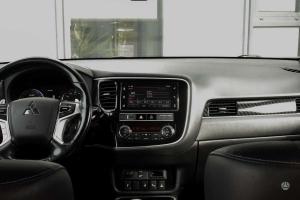 Grey Mitsubishi Outlander 2019 in Kaunas, with an engine capacity of 2.36 L and mileage of 185 thousand km for 16850 €, photo 14 on AUTOMOTO.COM.LV