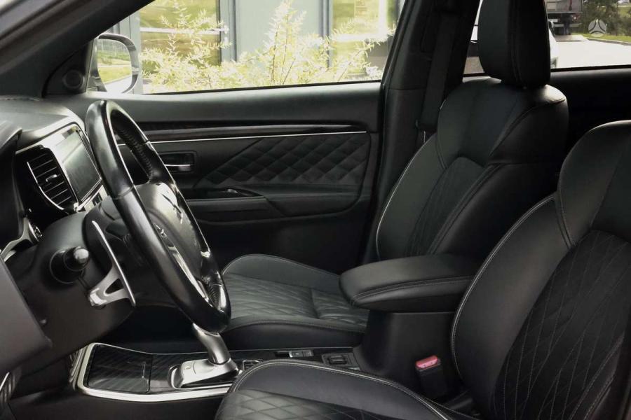 Grey Mitsubishi Outlander 2019 in Kaunas, with an engine capacity of 2.36 L and mileage of 185 thousand km for 16850 €, photo 24 on AUTOMOTO.COM.LV