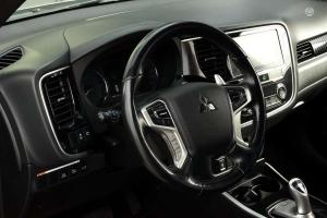 Grey Mitsubishi Outlander 2019 in Kaunas, with an engine capacity of 2.36 L and mileage of 185 thousand km for 16850 €, photo 25 on AUTOMOTO.COM.LV