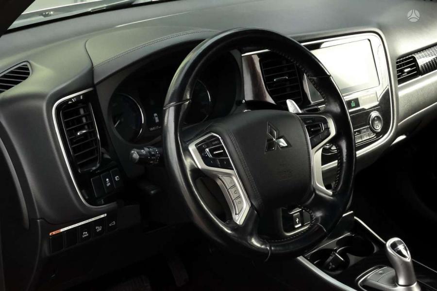 Grey Mitsubishi Outlander 2019 in Kaunas, with an engine capacity of 2.36 L and mileage of 185 thousand km for 16850 €, photo 25 on AUTOMOTO.COM.LV