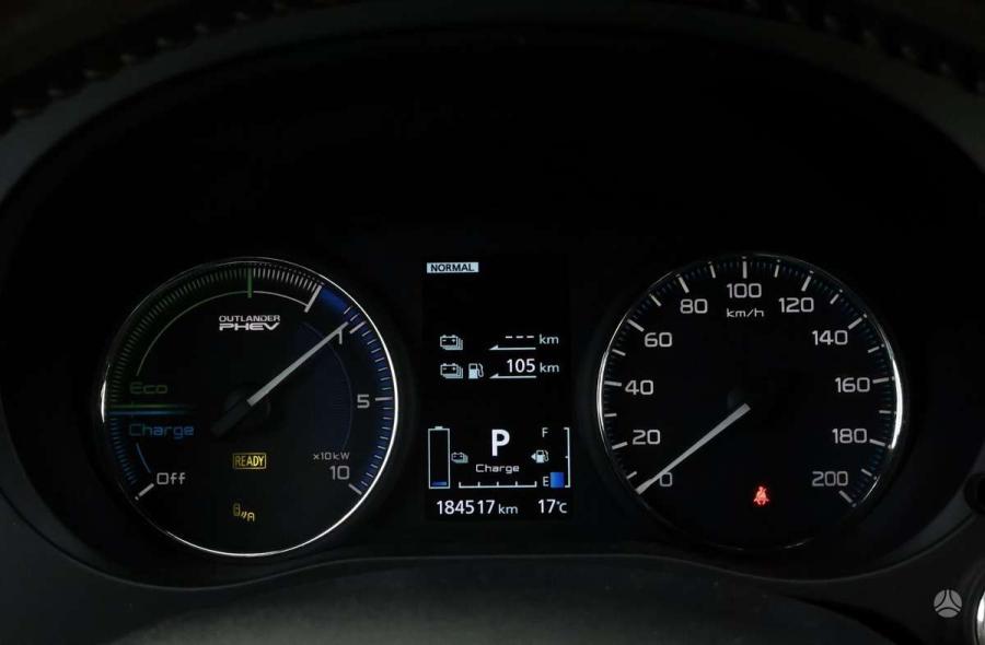 Grey Mitsubishi Outlander 2019 in Kaunas, with an engine capacity of 2.36 L and mileage of 185 thousand km for 16850 €, photo 33 on AUTOMOTO.COM.LV