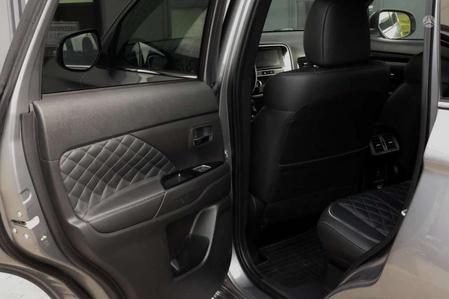 Grey Mitsubishi Outlander 2019 in Kaunas, with an engine capacity of 2.36 L and mileage of 185 thousand km for 16850 €, photo 34 on AUTOMOTO.COM.LV