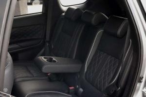 Grey Mitsubishi Outlander 2019 in Kaunas, with an engine capacity of 2.36 L and mileage of 185 thousand km for 16850 €, photo 35 on AUTOMOTO.COM.LV