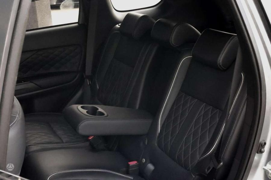 Grey Mitsubishi Outlander 2019 in Kaunas, with an engine capacity of 2.36 L and mileage of 185 thousand km for 16850 €, photo 35 on AUTOMOTO.COM.LV