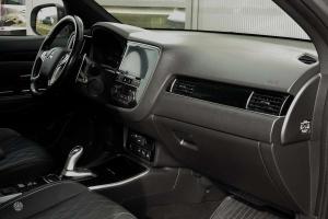 Grey Mitsubishi Outlander 2019 in Kaunas, with an engine capacity of 2.36 L and mileage of 185 thousand km for 16850 €, photo 41 on AUTOMOTO.COM.LV