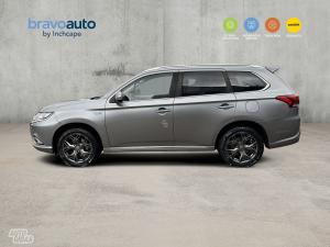 Grey Mitsubishi Outlander 2020 in Kaunas, with an engine capacity of 2.40 L and mileage of 147 thousand km for 19771 €, photo 3 on AUTOMOTO.COM.LV
