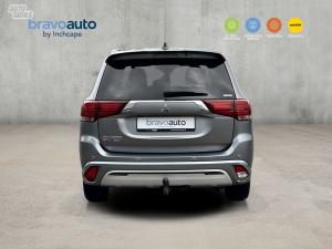 Grey Mitsubishi Outlander 2020 in Kaunas, with an engine capacity of 2.40 L and mileage of 147 thousand km for 19771 €, photo 5 on AUTOMOTO.COM.LV