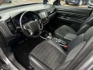 Grey Mitsubishi Outlander 2020 in Kaunas, with an engine capacity of 2.40 L and mileage of 147 thousand km for 19771 €, photo 10 on AUTOMOTO.COM.LV