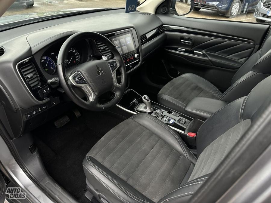 Grey Mitsubishi Outlander 2020 in Kaunas, with an engine capacity of 2.40 L and mileage of 147 thousand km for 19771 €, photo 10 on AUTOMOTO.COM.LV