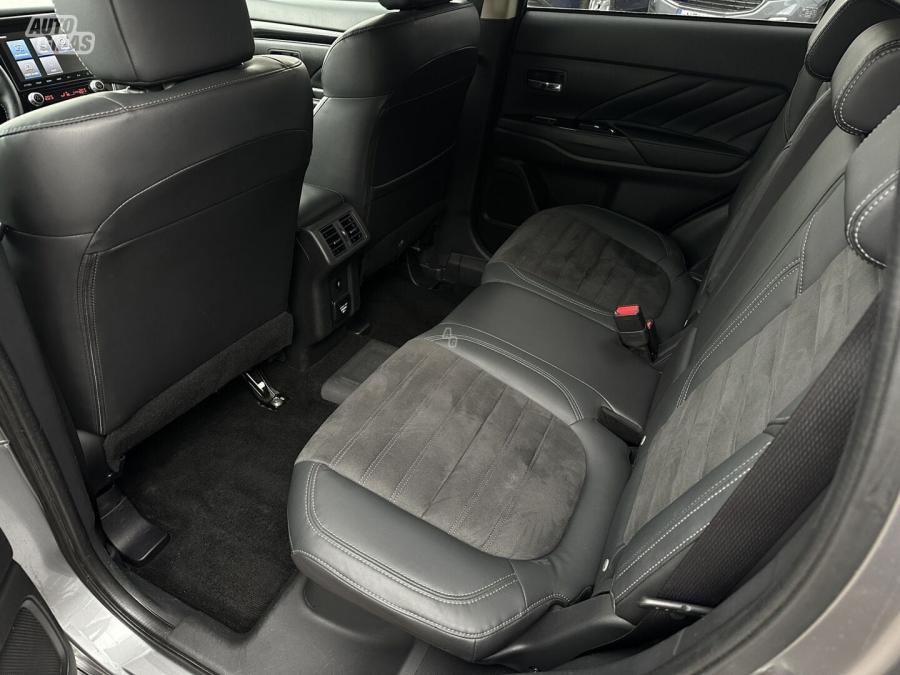 Grey Mitsubishi Outlander 2020 in Kaunas, with an engine capacity of 2.40 L and mileage of 147 thousand km for 19771 €, photo 11 on AUTOMOTO.COM.LV