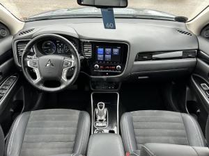 Grey Mitsubishi Outlander 2020 in Kaunas, with an engine capacity of 2.40 L and mileage of 147 thousand km for 19771 €, photo 17 on AUTOMOTO.COM.LV