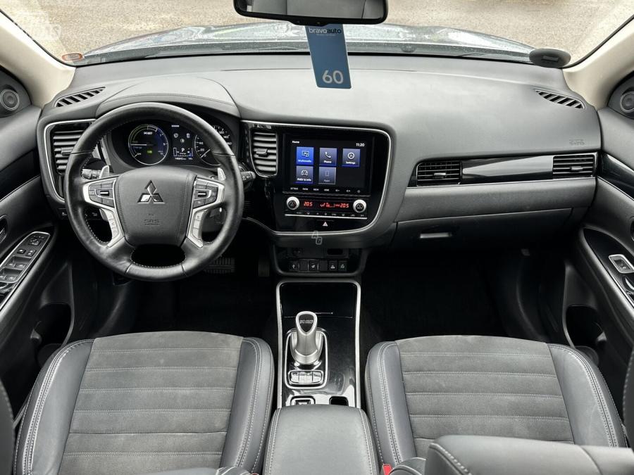 Grey Mitsubishi Outlander 2020 in Kaunas, with an engine capacity of 2.40 L and mileage of 147 thousand km for 19771 €, photo 17 on AUTOMOTO.COM.LV