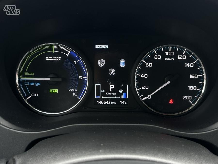 Grey Mitsubishi Outlander 2020 in Kaunas, with an engine capacity of 2.40 L and mileage of 147 thousand km for 19771 €, photo 19 on AUTOMOTO.COM.LV