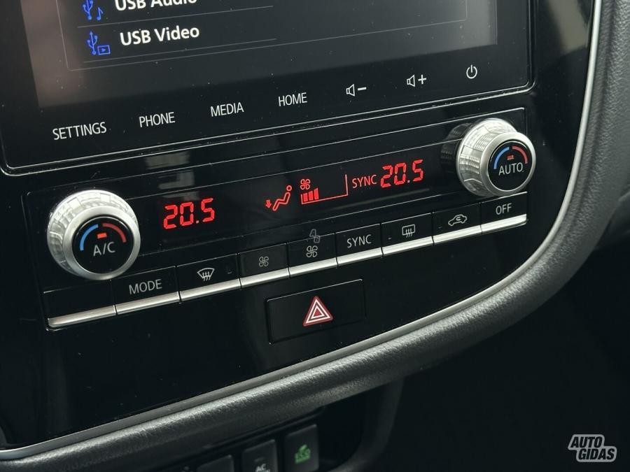 Grey Mitsubishi Outlander 2020 in Kaunas, with an engine capacity of 2.40 L and mileage of 147 thousand km for 19771 €, photo 32 on AUTOMOTO.COM.LV