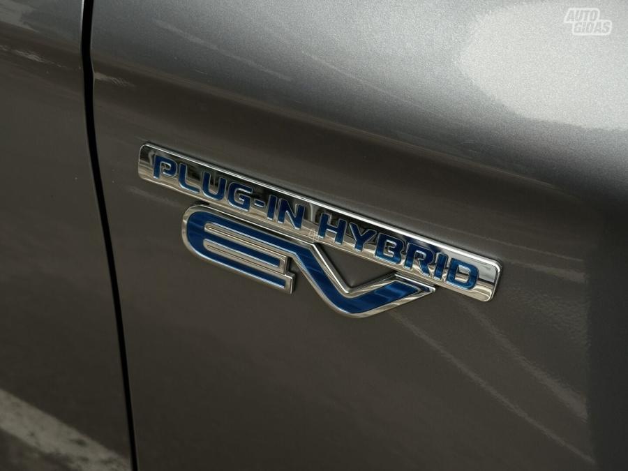 Grey Mitsubishi Outlander 2020 in Kaunas, with an engine capacity of 2.40 L and mileage of 147 thousand km for 19771 €, photo 38 on AUTOMOTO.COM.LV