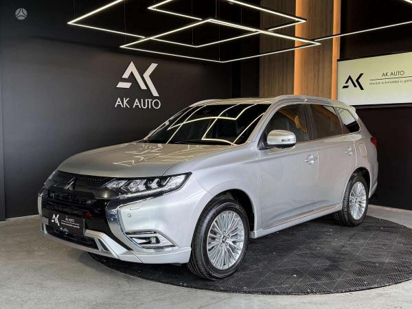 Grey Mitsubishi Outlander 2020 in Kaunas, with an engine capacity of 2.36 L and mileage of 129 thousand km for 17990 €, photo 6 on AUTOMOTO.COM.LV