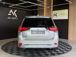 Grey Mitsubishi Outlander 2020 in Kaunas, with an engine capacity of 2.36 L and mileage of 129 thousand km for 17990 €, photo 11 on AUTOMOTO.COM.LV