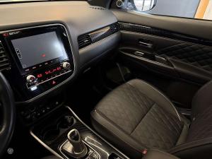 Grey Mitsubishi Outlander 2020 in Kaunas, with an engine capacity of 2.36 L and mileage of 129 thousand km for 17990 €, photo 18 on AUTOMOTO.COM.LV