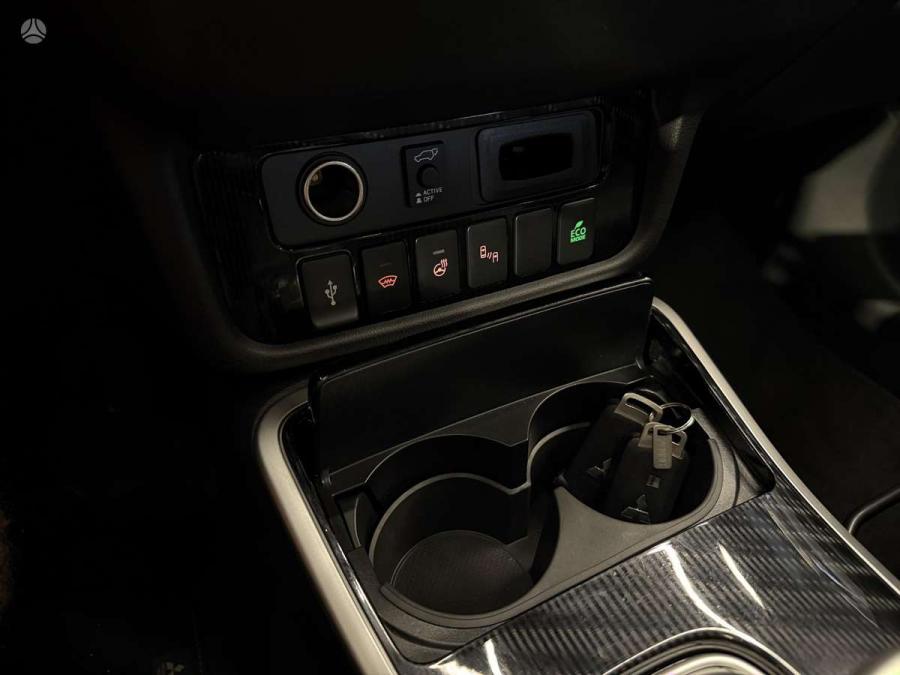 Grey Mitsubishi Outlander 2020 in Kaunas, with an engine capacity of 2.36 L and mileage of 129 thousand km for 17990 €, photo 20 on AUTOMOTO.COM.LV