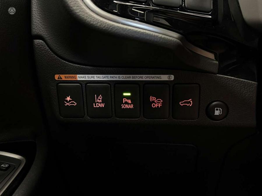 Grey Mitsubishi Outlander 2020 in Kaunas, with an engine capacity of 2.36 L and mileage of 129 thousand km for 17990 €, photo 27 on AUTOMOTO.COM.LV