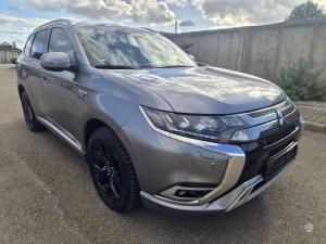 Grey Mitsubishi Outlander 2020 in Mazeikiai, with an engine capacity of 2.36 L and mileage of 132 thousand km for 12800 €, photo  on AUTOMOTO.COM.LV