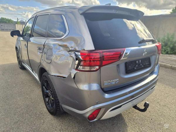 Серый Мицубиси Аутлендер 2020 в Мажейкяй, объемом двигателя 2.36 л и пробегом 132 тыс. км за 12800 €, фото 4 на AUTOMOTO.COM.LV