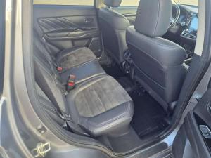 Grey Mitsubishi Outlander 2020 in Mazeikiai, with an engine capacity of 2.36 L and mileage of 132 thousand km for 12800 €, photo 12 on AUTOMOTO.COM.LV
