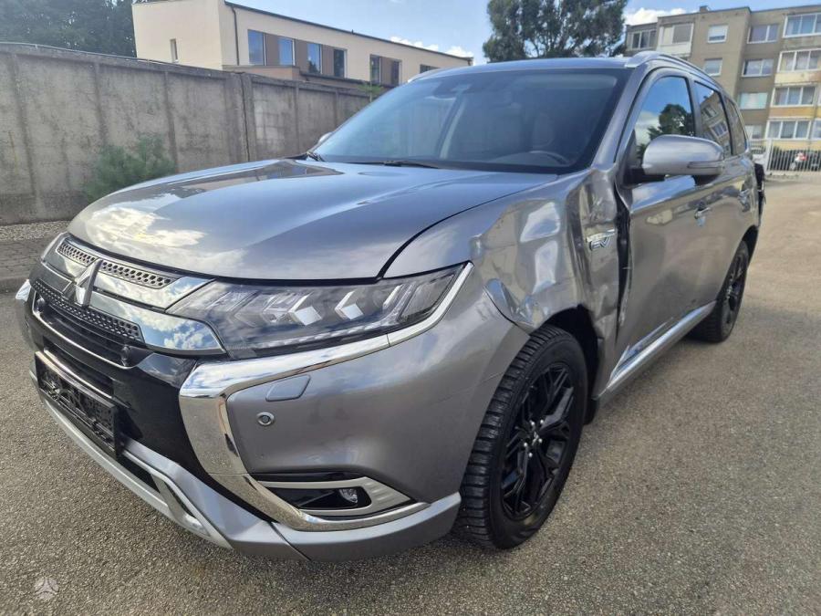 Pelēks Mitsubishi Outlander 2020 Mažeikiai, ar dzinēja tilpumu 2.36 L un nobraukumu 132 tūkst. km par 11800 €, foto 7 vietnē AUTOMOTO.COM.LV
