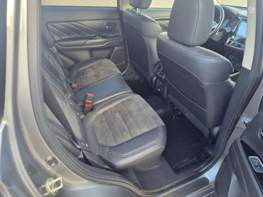 Pelēks Mitsubishi Outlander 2020 Mažeikiai, ar dzinēja tilpumu 2.36 L un nobraukumu 132 tūkst. km par 11800 €, foto 12 vietnē AUTOMOTO.COM.LV