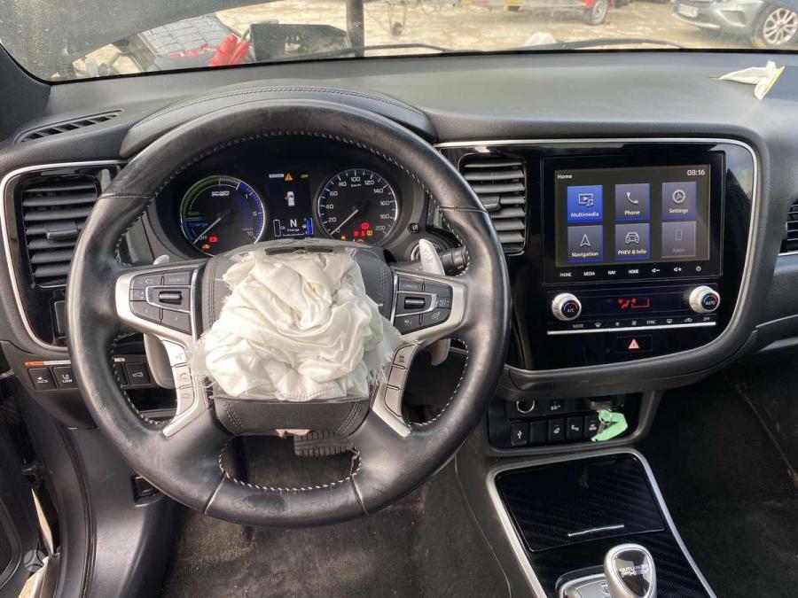 Grey Mitsubishi Outlander 2020 in Taurage, with an engine capacity of 2.36 L and mileage of 61 thousand km for 3700 €, photo 11 on AUTOMOTO.COM.LV