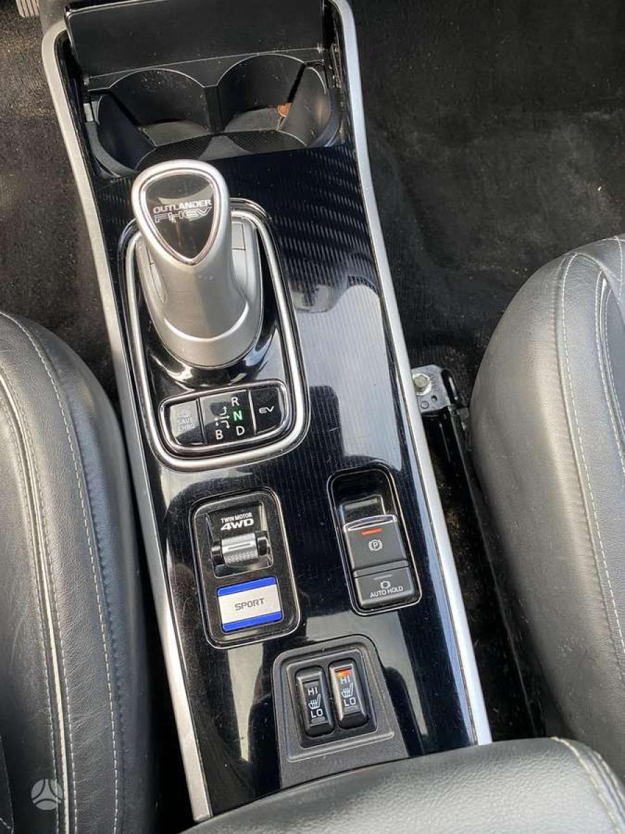 Grey Mitsubishi Outlander 2020 in Taurage, with an engine capacity of 2.36 L and mileage of 61 thousand km for 3700 €, photo 19 on AUTOMOTO.COM.LV