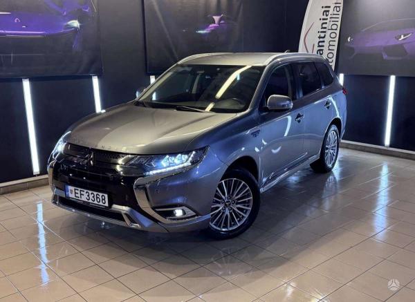 Pelēks Mitsubishi Outlander 2020 Viļņa, ar dzinēja tilpumu 2.40 L un nobraukumu 144 tūkst. km par 17500 €, foto  vietnē AUTOMOTO.COM.LV