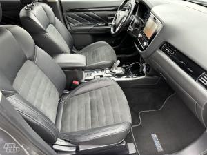 Grey Mitsubishi Outlander 2020 in Avizieniai, with an engine capacity of 2.40 L and mileage of 144 thousand km for 17500 €, photo 5 on AUTOMOTO.COM.LV