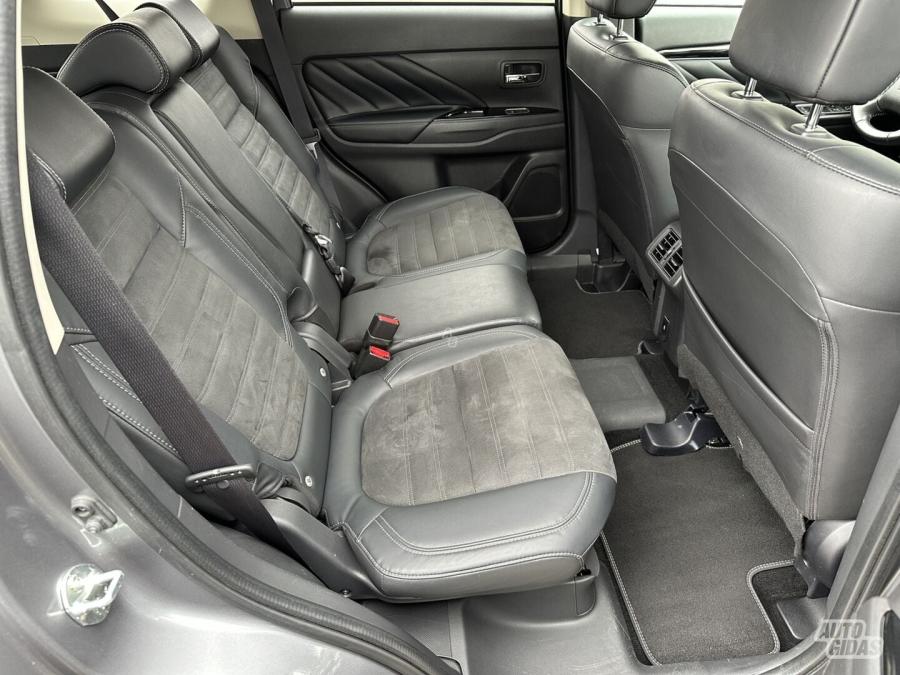 Grey Mitsubishi Outlander 2020 in Avizieniai, with an engine capacity of 2.40 L and mileage of 144 thousand km for 17500 €, photo 6 on AUTOMOTO.COM.LV