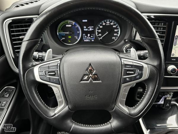 Grey Mitsubishi Outlander 2020 in Avizieniai, with an engine capacity of 2.40 L and mileage of 144 thousand km for 17500 €, photo 6 on AUTOMOTO.COM.LV