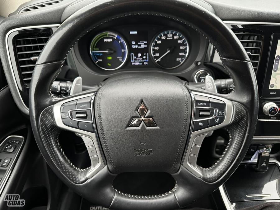 Grey Mitsubishi Outlander 2020 in Avizieniai, with an engine capacity of 2.40 L and mileage of 144 thousand km for 17500 €, photo 7 on AUTOMOTO.COM.LV