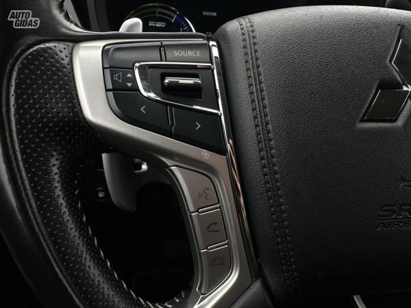 Grey Mitsubishi Outlander 2020 in Avizieniai, with an engine capacity of 2.40 L and mileage of 144 thousand km for 17500 €, photo 9 on AUTOMOTO.COM.LV