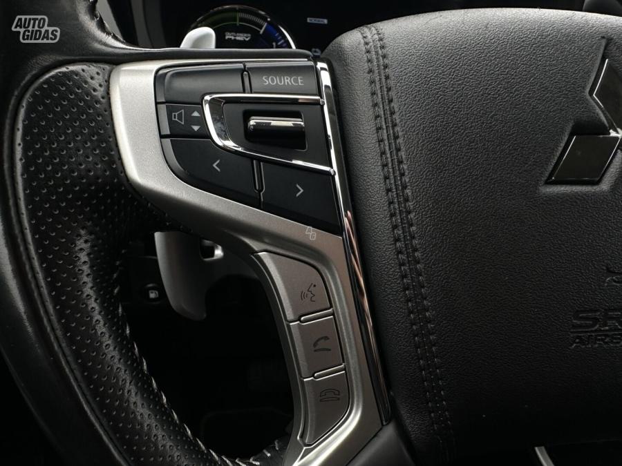 Grey Mitsubishi Outlander 2020 in Avizieniai, with an engine capacity of 2.40 L and mileage of 144 thousand km for 17500 €, photo 10 on AUTOMOTO.COM.LV