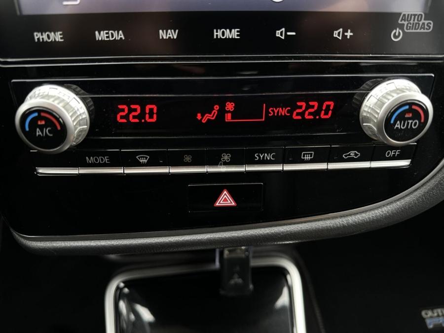 Grey Mitsubishi Outlander 2020 in Avizieniai, with an engine capacity of 2.40 L and mileage of 144 thousand km for 17500 €, photo 19 on AUTOMOTO.COM.LV