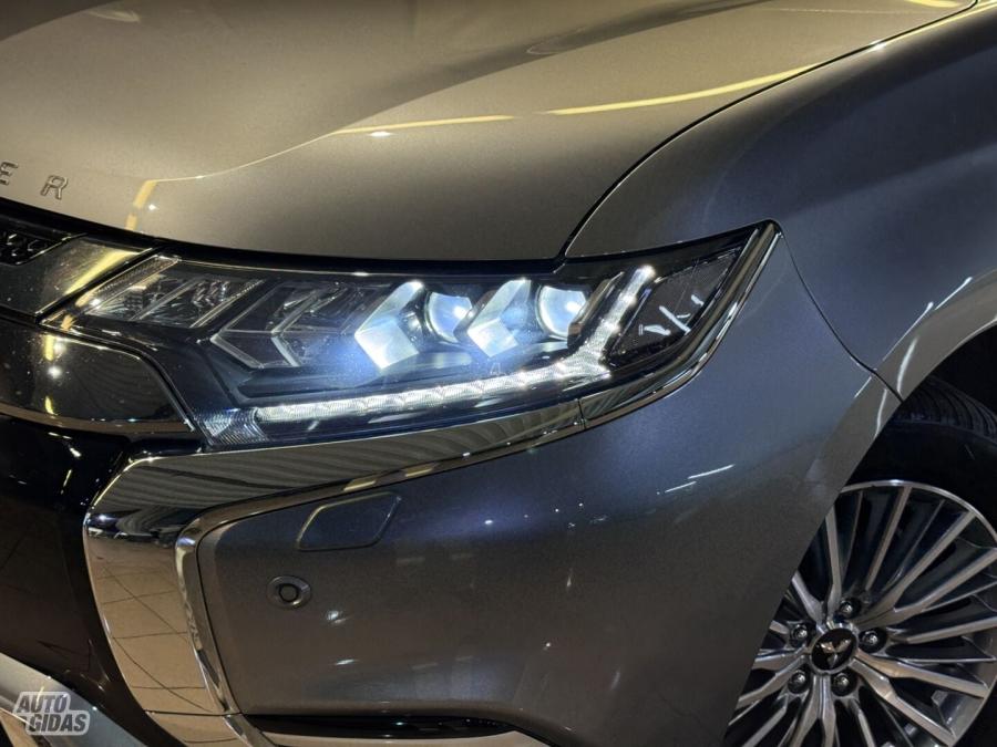 Grey Mitsubishi Outlander 2020 in Avizieniai, with an engine capacity of 2.40 L and mileage of 144 thousand km for 17500 €, photo 29 on AUTOMOTO.COM.LV