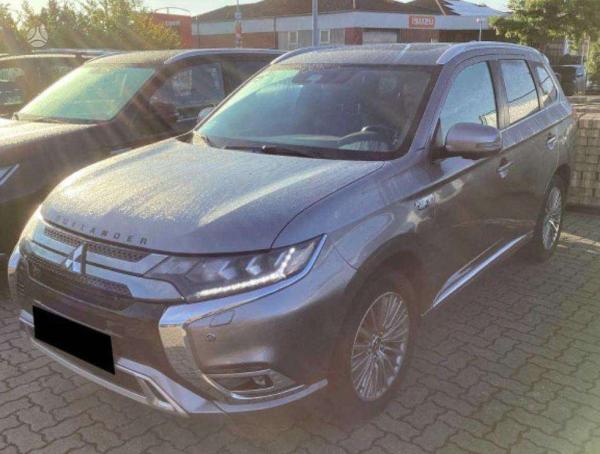 Pelēks Mitsubishi Outlander 2020 Šauļi, ar dzinēja tilpumu 2.36 L un nobraukumu 129 tūkst. km par 18900 €, foto 3 vietnē AUTOMOTO.COM.LV