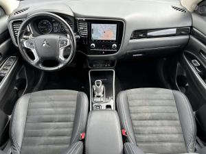 Grey Mitsubishi Outlander 2020 in Vilnius, with an engine capacity of 2.40 L and mileage of 139 thousand km for 18450 €, photo 4 on AUTOMOTO.COM.LV